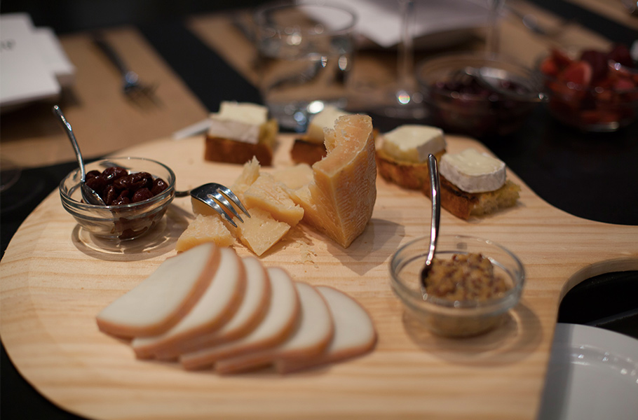 Restaurant Sneak Peek: Bloomsday Cafe with Zach Morris, Kelsey Bush and ...