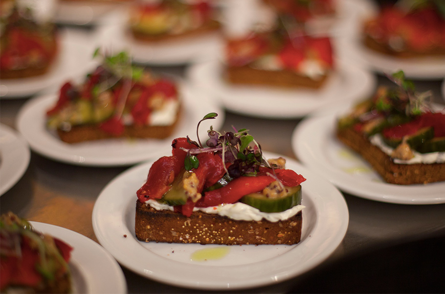 Restaurant Sneak Peek: Bloomsday Cafe with Zach Morris, Kelsey Bush and ...